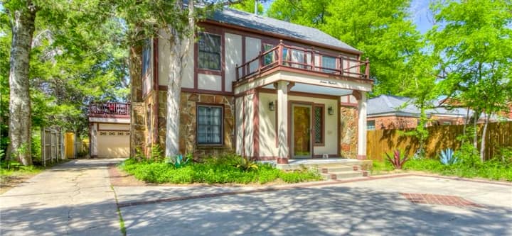 Charming, 4 Bed/3 Bath; 5 Min Walk To Ou Stadium! - Norman, OK