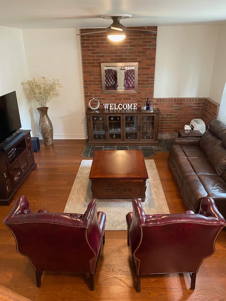 Charming 3-bedroom In Downtown Saratoga Springs - Saratoga Springs, NY