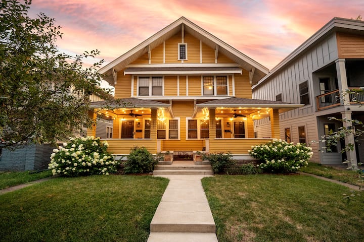 Indy Big House - 6 Bedrooms W/fenced Big Backyard - Indianapolis, IN