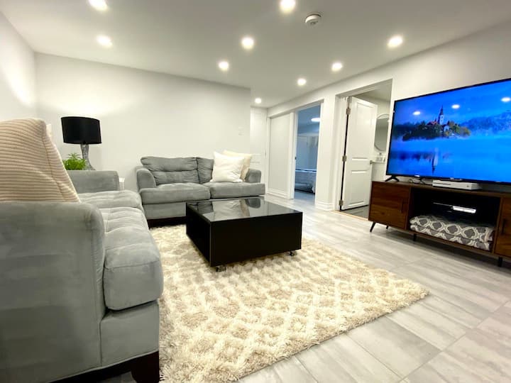 Private Indoor Hot Tub House In Niagara Falls - Niagara Falls
