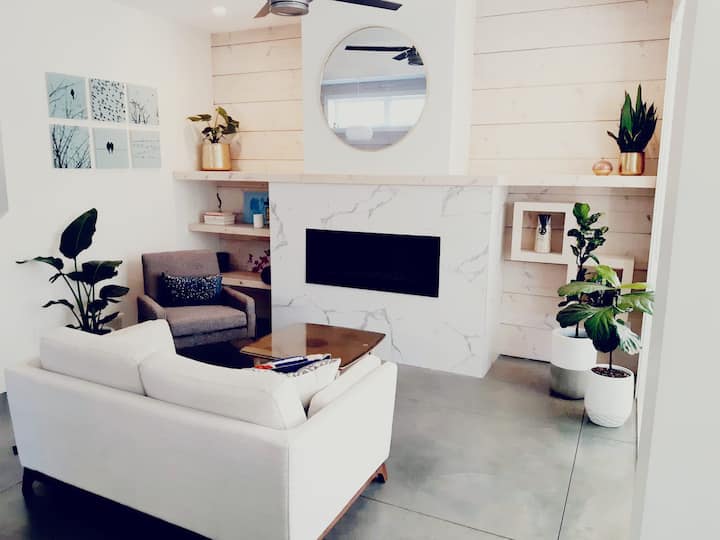 'The Knox'  Modern Retreat In The Heart Of Kelowna - Kelowna