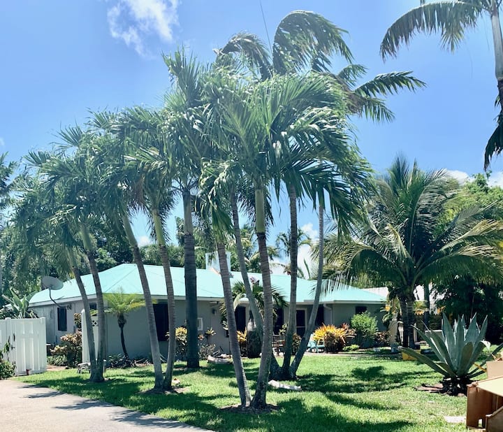 Swinton Beach Cottage Unit A W/ Parking - Delray Beach, FL