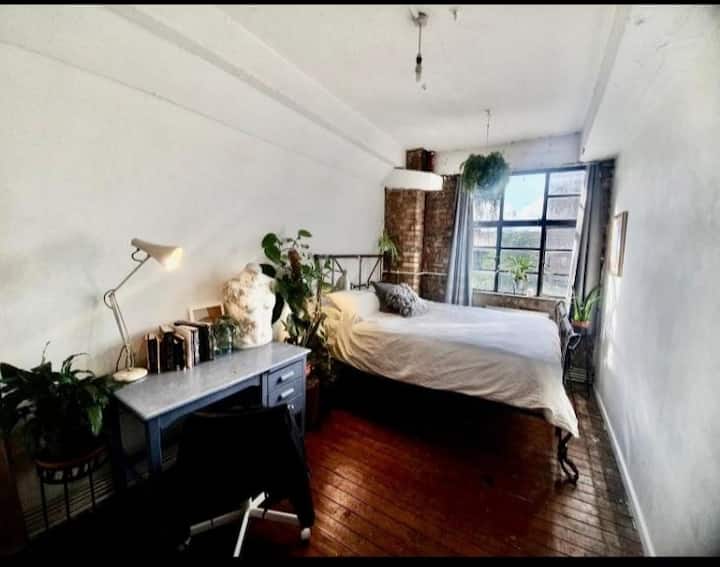 Spacious Warehouse Apartment In East London - London