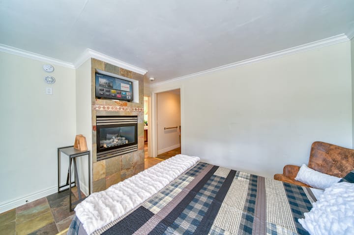 Steps To Heavenly - Full Kitchen With Free Parking - South Lake Tahoe, CA