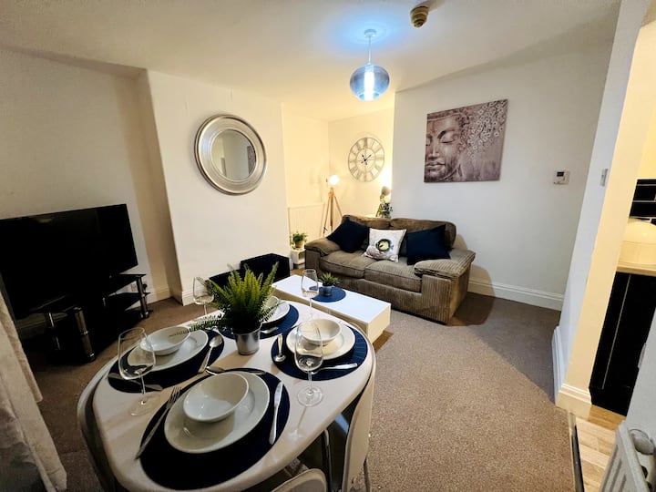 (Flat 5) 2 Bedroom Apartment In West End - Morecambe