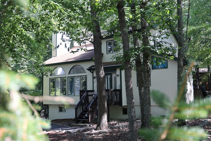 Cozy Home In East Stroudsburg 3bd Close To I80 - East Stroudsburg, PA