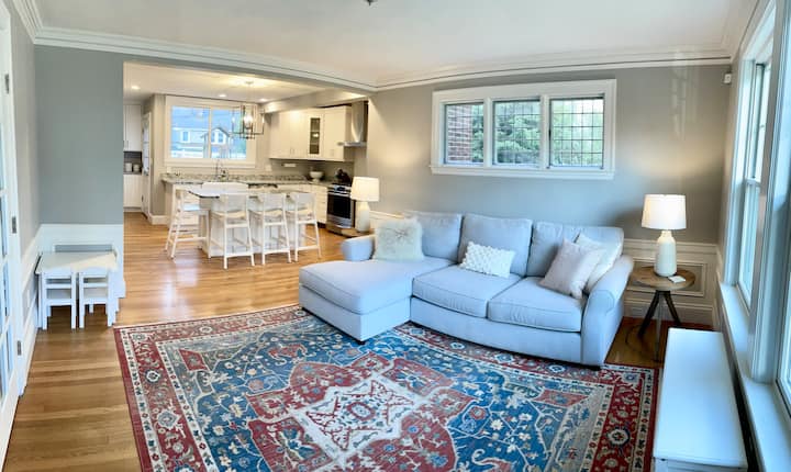 Bright And Spacious 5-bedroom Home / Free Parking - Zoo New England, Stoneham