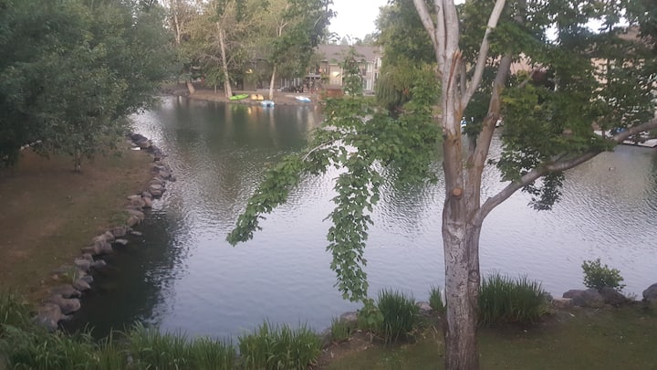 Life On The Lake. Lovely Little 1 Br, 
Full Apt. - 야키마
