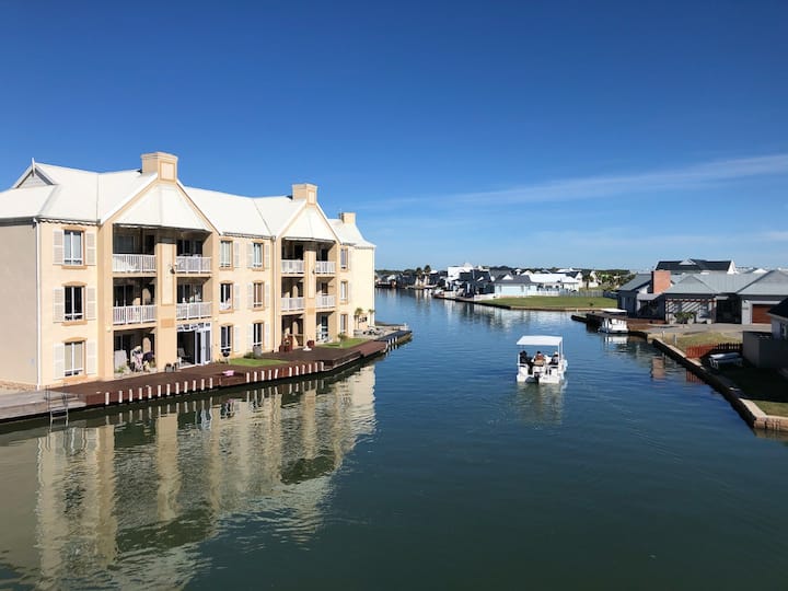 La Caribe 17 - Top-floor Waterfront Condo - Jeffreys Bay