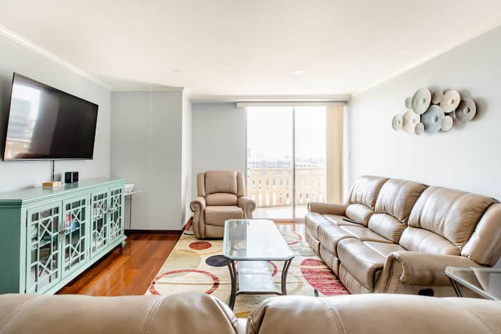 3 Bedroom/3 Bath High Rise - Houston, TX