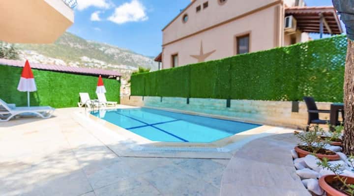 Kalakan Merkezde 4 Kişilk   Havuzlu Daire - Kalkan