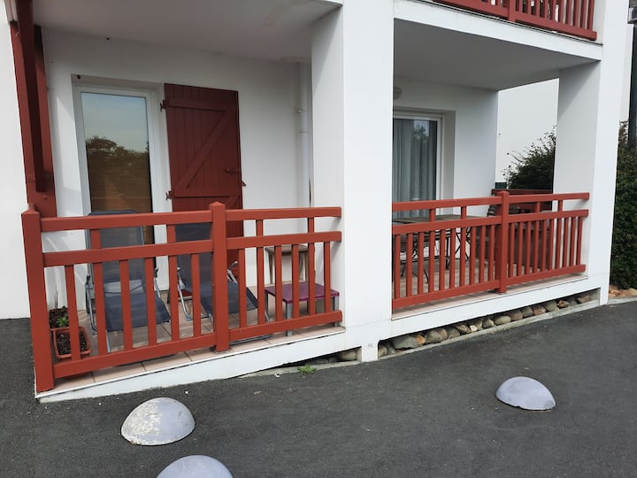 Petit Appartement Avec Terrasse, Parking, Piscine - Saint-Jean-de-Luz