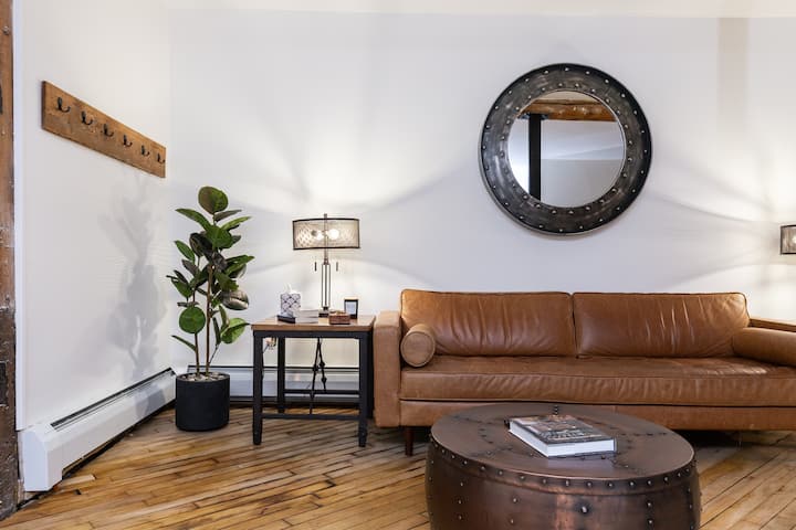 Stylish Downtown Loft -80" Tv Fireplace On Shuttle - Ludlow, VT