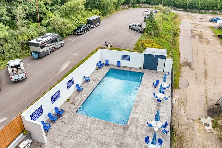 Lakeview Escape | Pool, Fast Wi-fi & Free Parking - Laconia, NH