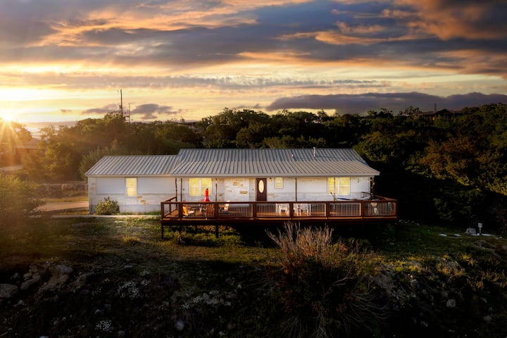 Getaway With Great Views Hot Tub & Game Room! - Canyon Lake, TX