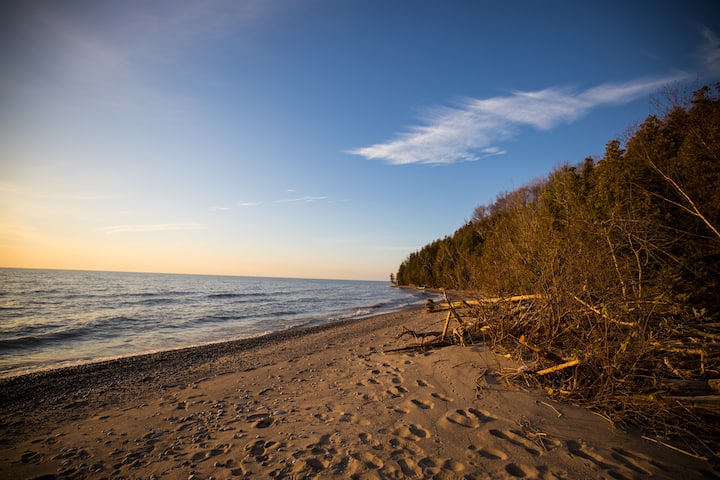 Spectacular Sunsets, Beachfront 4 Bedroom Cottage - Goderich