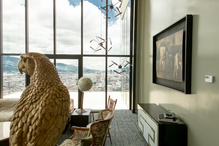 Unique Penthouse W/ Mountain Views - 100mbps. - 