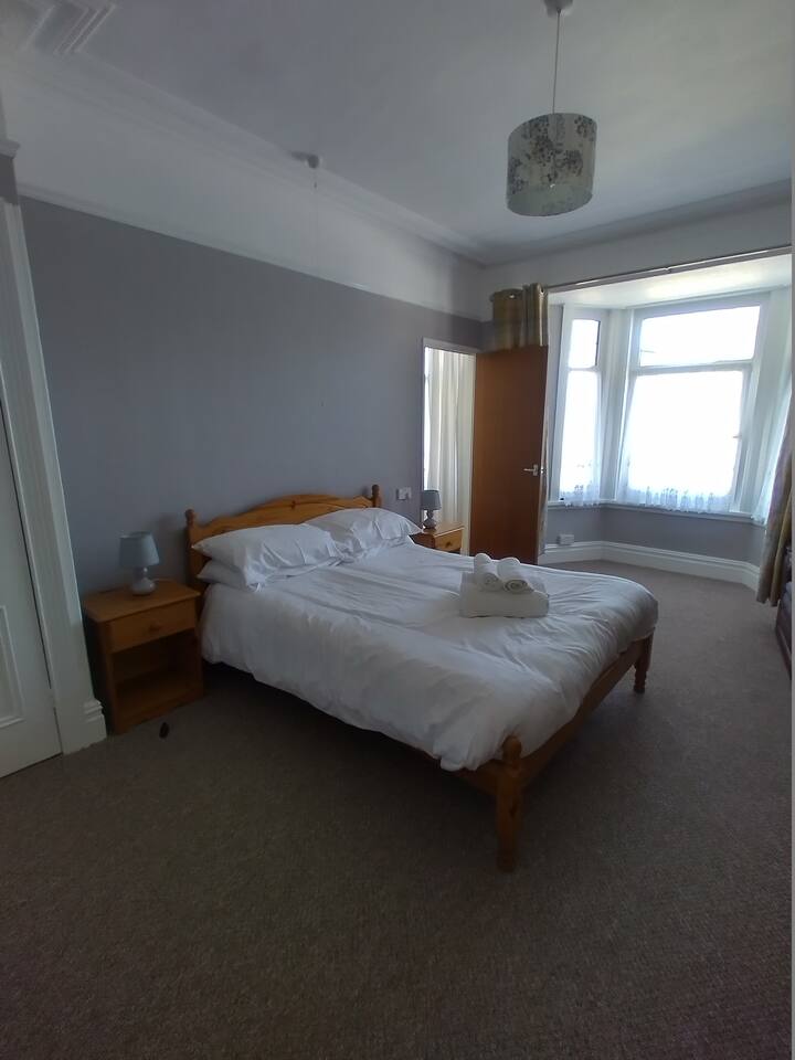 Welcoming Double Room Within Adeline Guest House - Llangennith