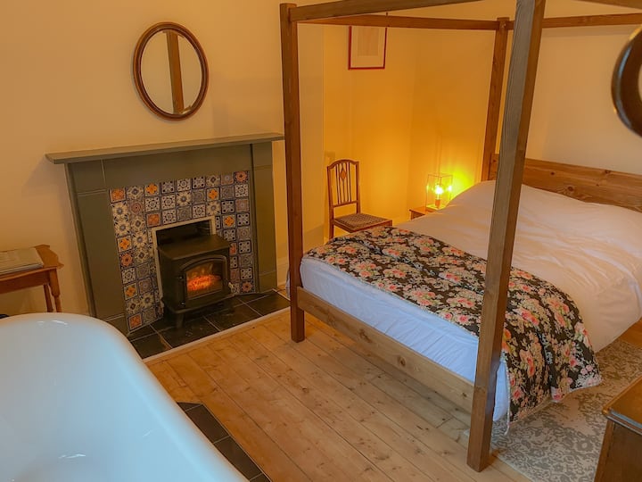 Traditional 2 Bedrooms Apartment - Edinburgh