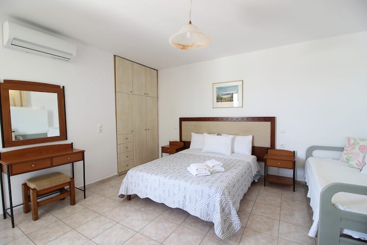 Double/triple Room Near Mykonos Town N3 - Mykonos