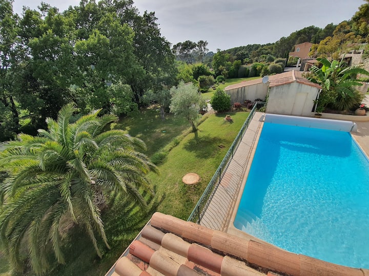La Villa Emeraude
Chambres D'hôtes Familiales - Draguignan