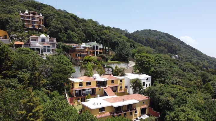 Beautiful House On Mountain Top Of Guatemala - Ciudad de Guatemala