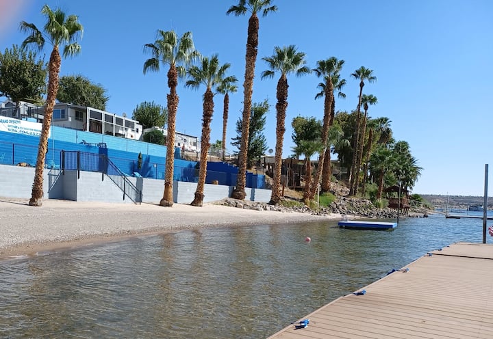 River Front Views 2 Bed Across Is Pool/spa $1950 - Laughlin, NV