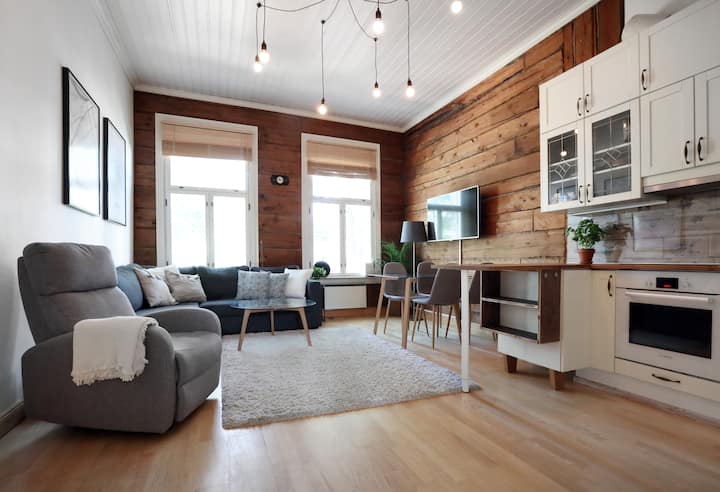 Idyllic Old Townhouse W/sauna, Netflix, Skylight - Turku