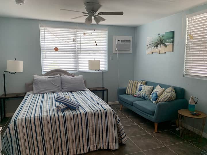 'Barefoot Bungalow' Sunny Studio - St. Pete Beach