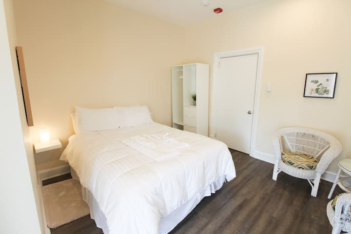 Beautiful Small 1br Apt /Kitchen In Chestnut Hill - Ardmore, PA