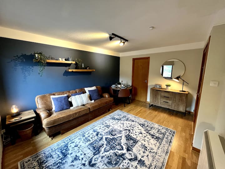 Quiet, Parking, Great Highland Location. - Loch Ness