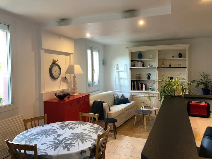 Appartement En Duplex Avec Parking Et Jardinet - Cher