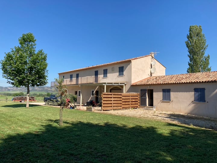 Chambre Privée Rez-de-jardin Face Aux Alpilles - Luberon