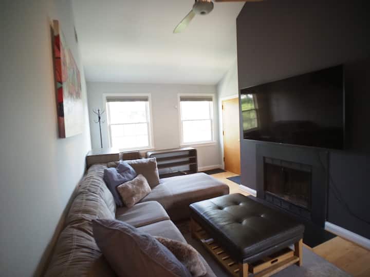 Vaulted Ceiling, 1 Bedroom With Parking!!! - Alexandria, VA
