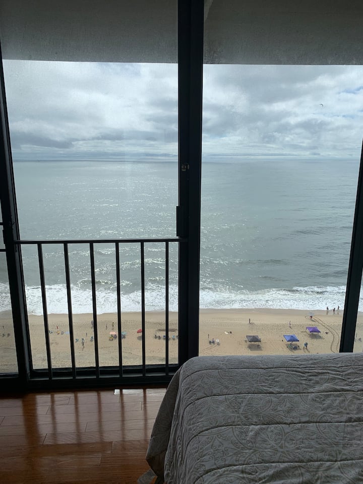Lovely 2-bed, 2-bath Condo With Direct Ocean Views - Ocean City