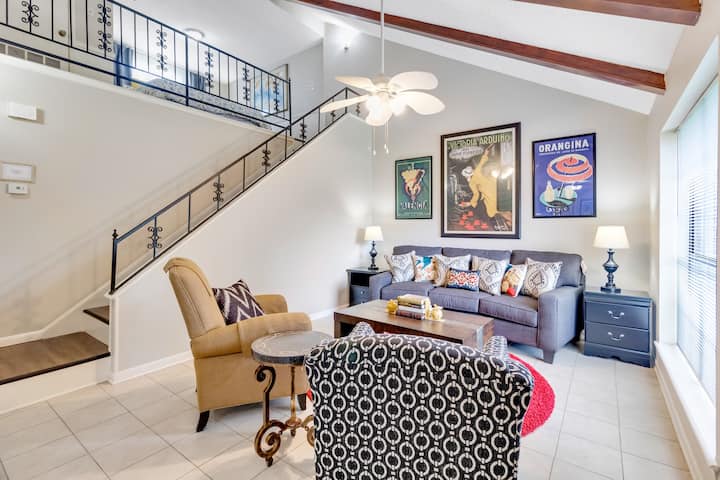 Charlie's Townhouse 3 King Beds Downtown Corsicana - Retreat