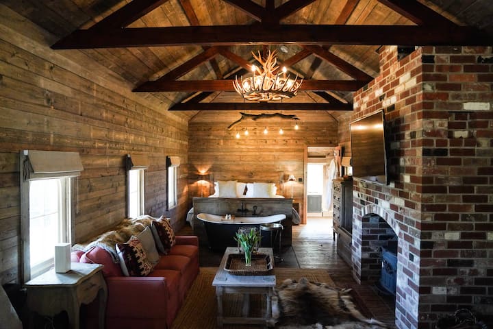 The Old Salmon Hut - Ringwood