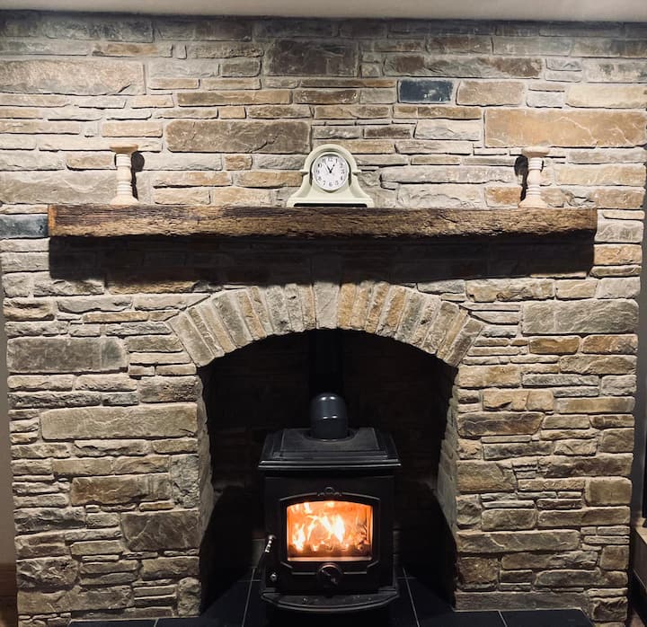 Beautiful, Newly Renovated Riverside House, Brosna - County Limerick