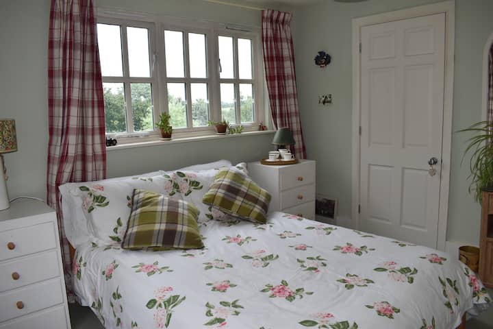 Unwins Farmhouse B&b - Double Room With Ensuite - Saffron Walden