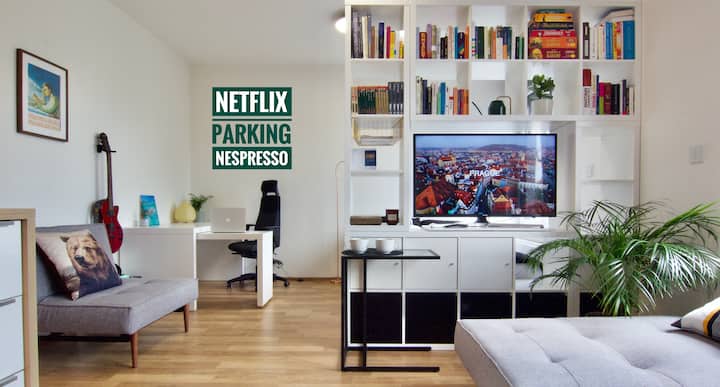 Quite Bright Apartment With Free Parking - Praga