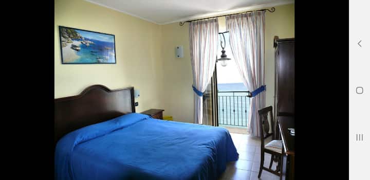 Bed & Breakfast Miramare
Fronte Mare/sea Front - Naxos