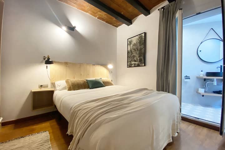 Walk Everywhere! Historical Centre/wifi /Terrace - Barcelona