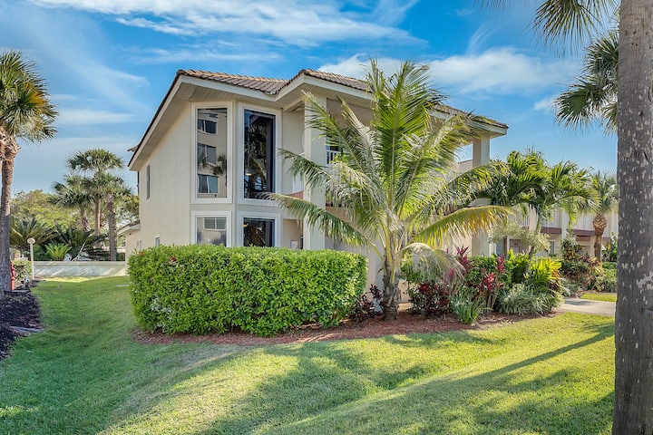 Oceanview Cocoa Beach Getaway Monthly Option - Cape Canaveral, FL