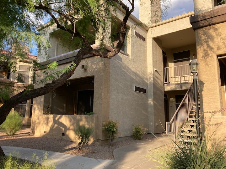 Lovely One Bedroom With Full Kitchen And Laundry - Scottsdale, AZ