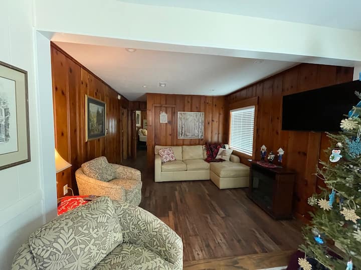 Gathering House On The River - Townsend, TN