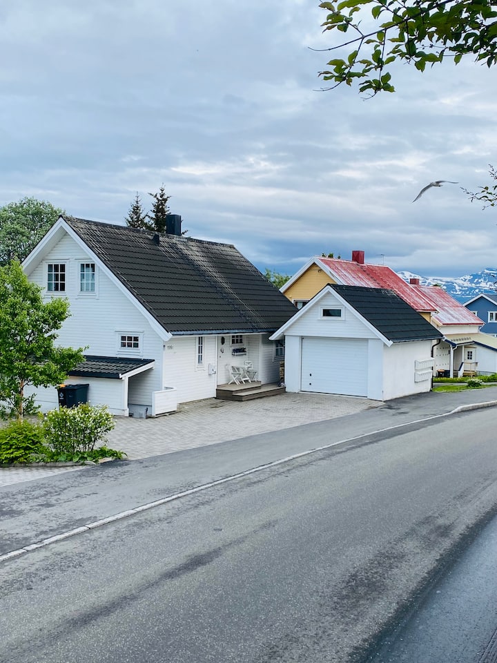 Tromsø Sentralt. Nyrenovert Og Praktisk Leilighet. - Tromsø