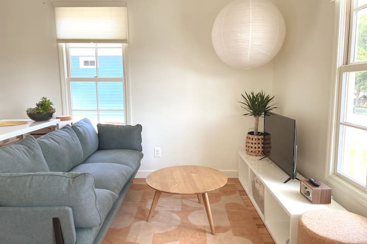 Cozy, Light-filled 1-bedroom Downtown Abode - Raleigh, NC