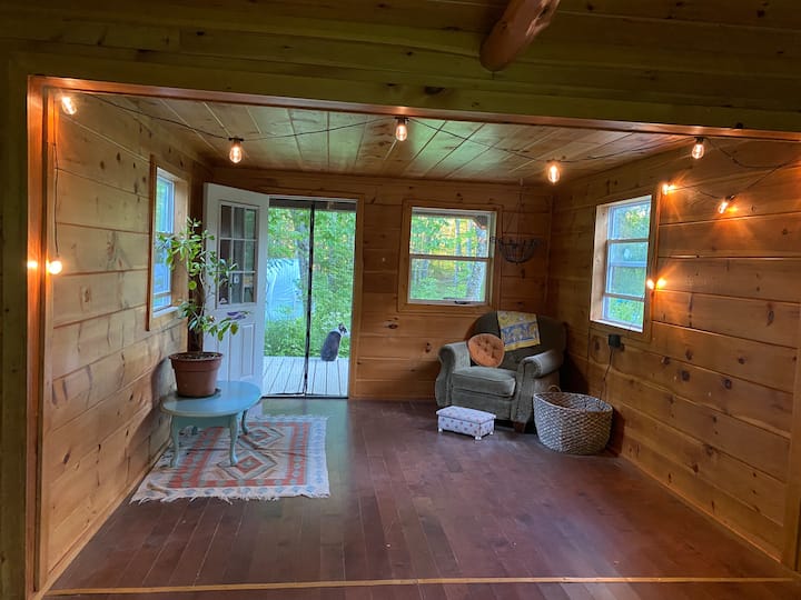Cozy Off-grid Retreat - Belfast, ME