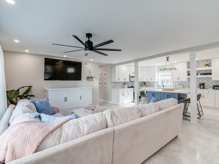 Sleeps 10 Newly Updated Heated Pool - Fort Myers Beach, FL