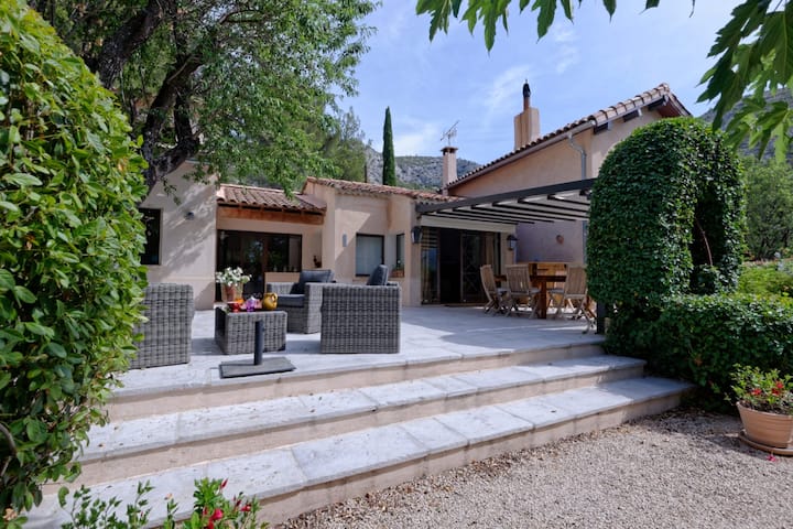 Magnifique Villa Avec Piscine Au Pied Du Garlaban - Roquevaire